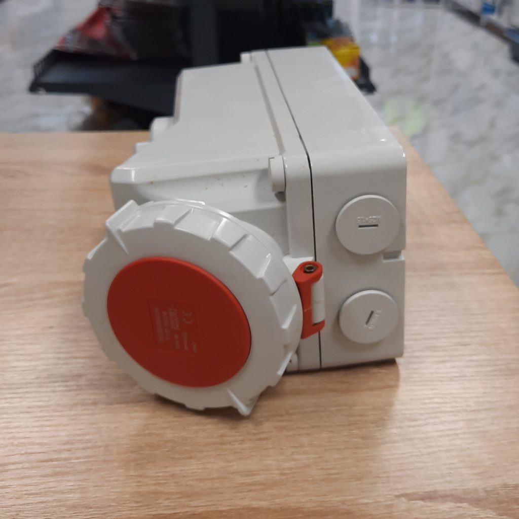 Newman Switchable IP67 Industrial Interlock Socket - Anaf